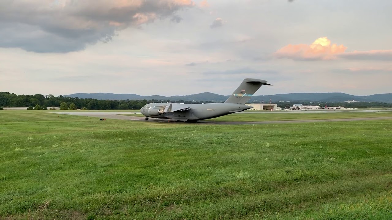 USAF Boeing C-17A Visits Reading Regional Airport