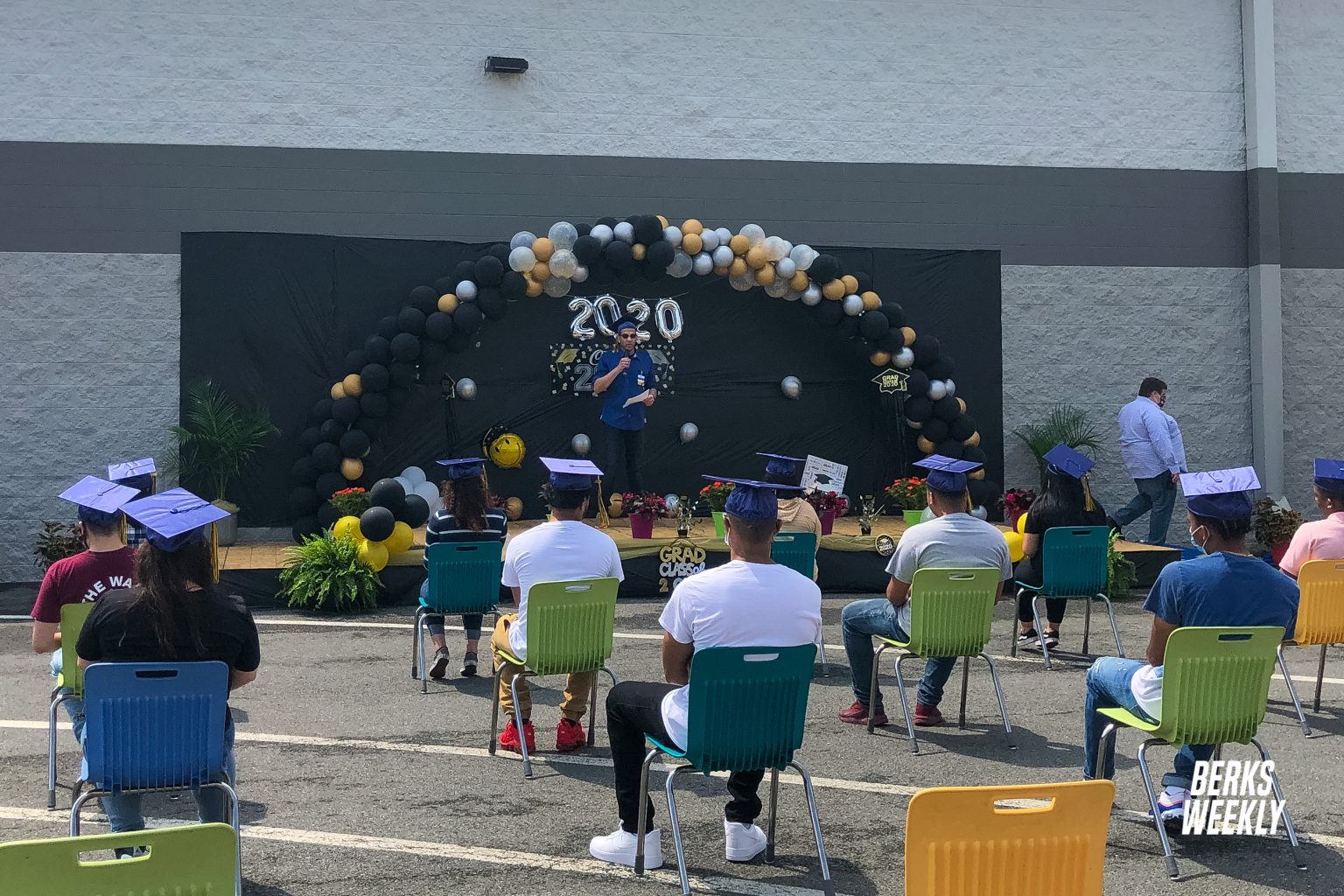 Temple Walmart Recognizes 30 Associates in Graduation Ceremony