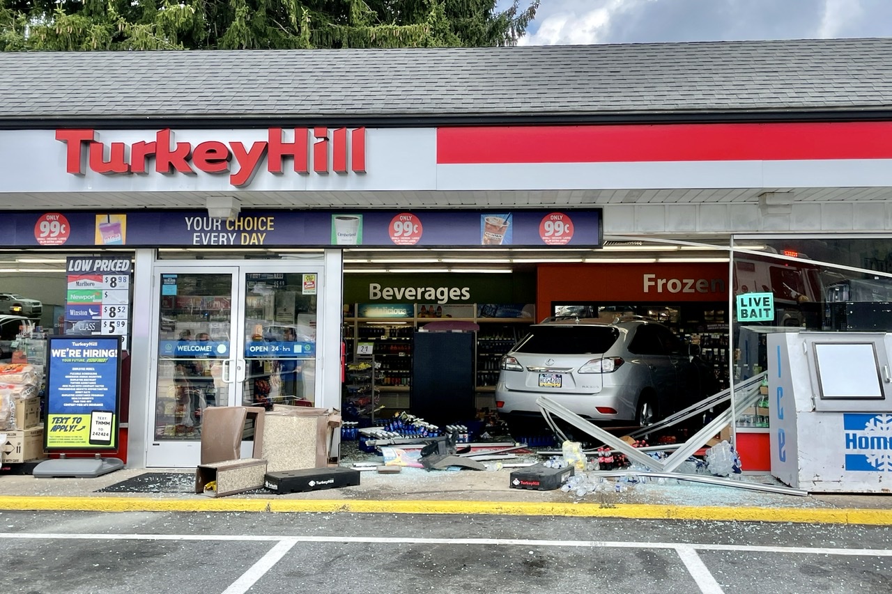 Suv Crashes Through St Lawrence Convenience Store No Injuries Reported