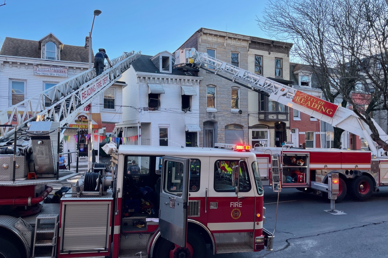 Firefighter injured, 4 people rescued in 2-alarm fire in Reading